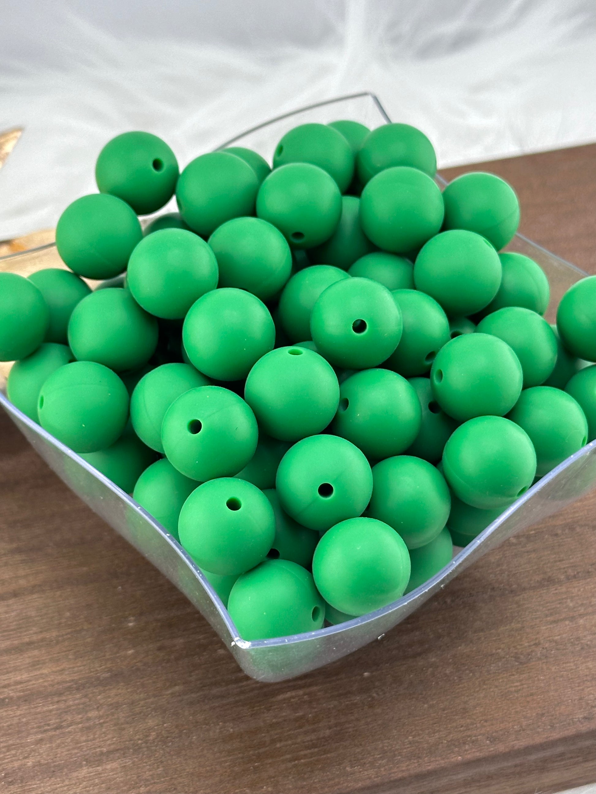 120 Solid Christmas Green Delilica